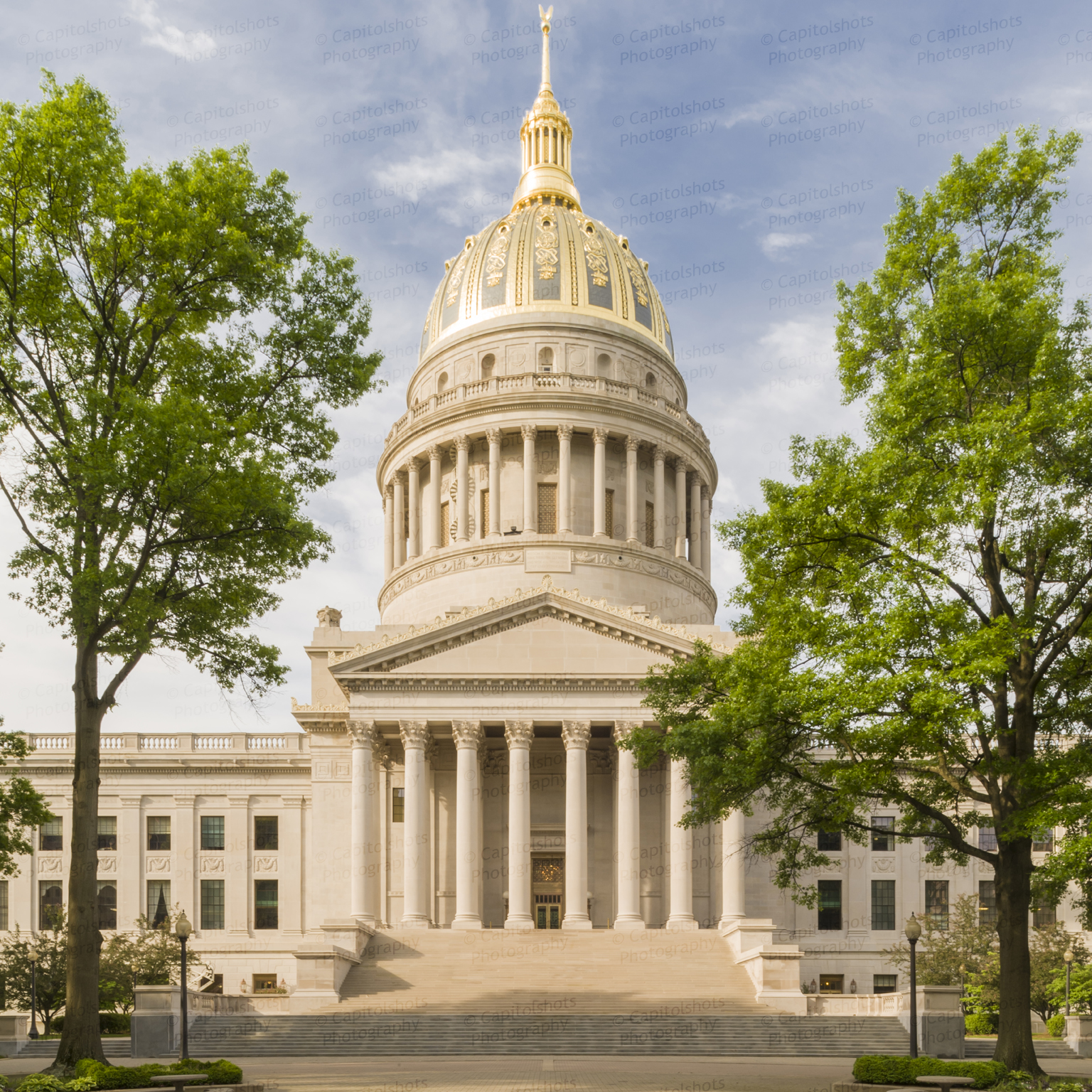 West Virginia State Capitol (Charleston, West Virginia) | Stock Photos